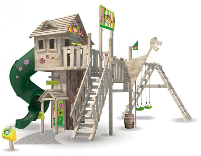 Ein Spielturm für Kinder im Garten – auf ins Abenteuerland